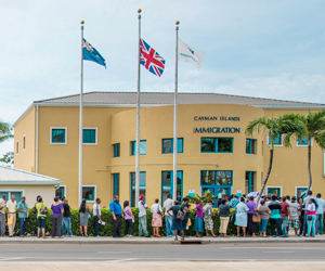 Hundreds line up for permit extension - Cayman Compass