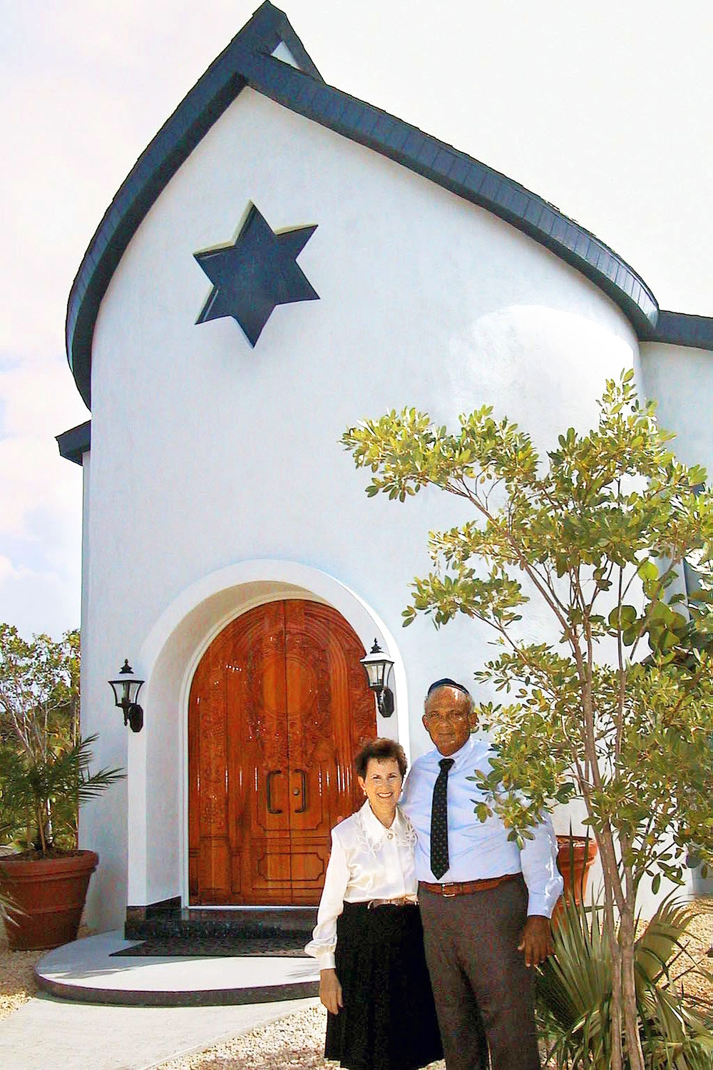 Waltons keep Jewish faith alive - Cayman Compass
