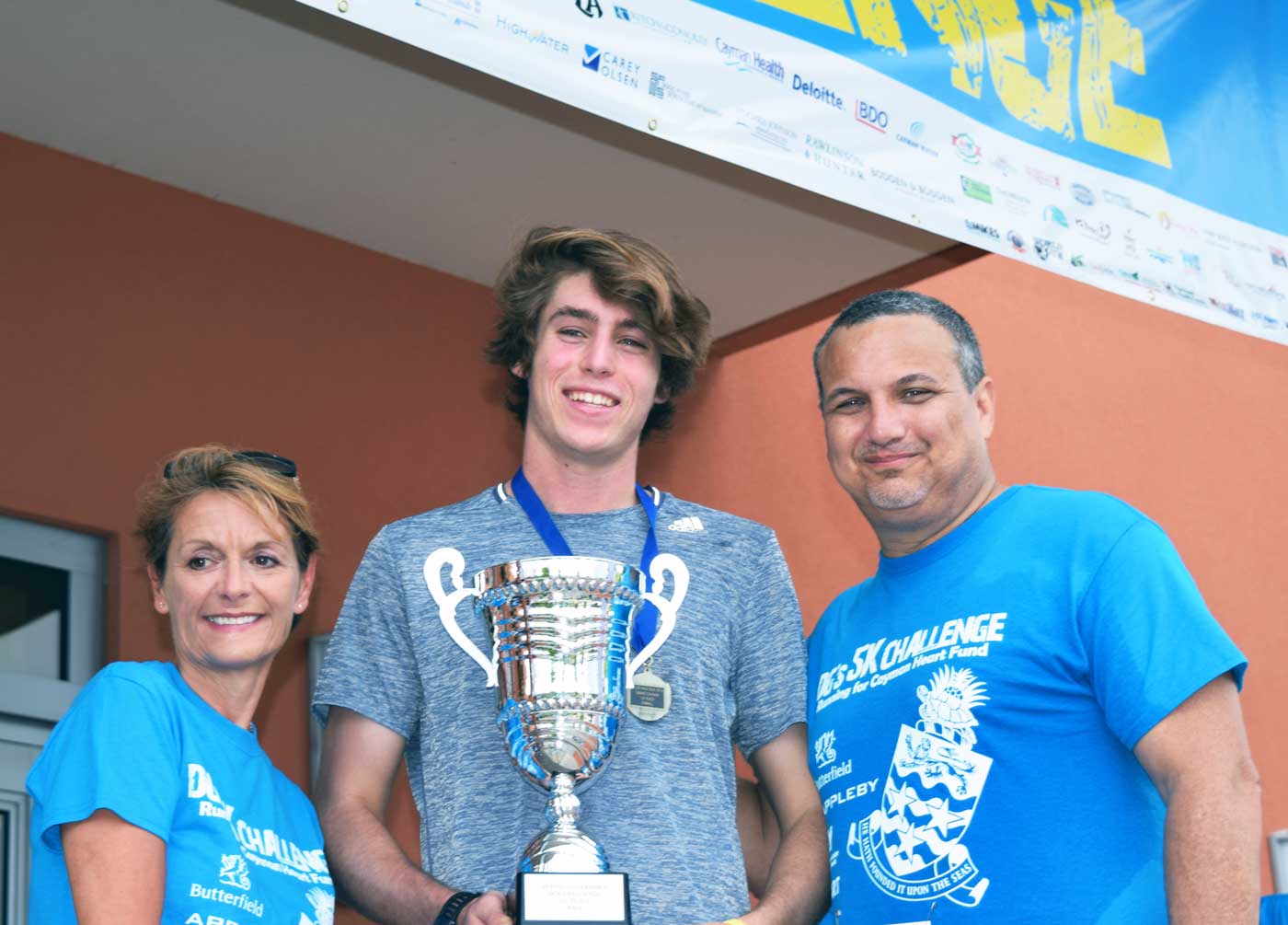 Thousands turn out for DG’s run/walk - Cayman Compass