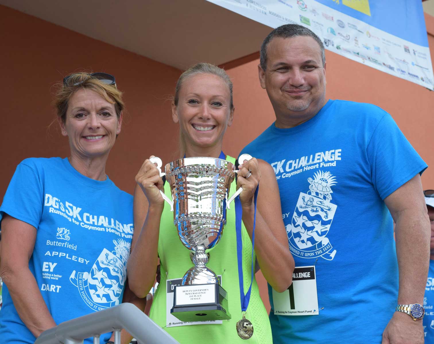 Thousands turn out for DG’s run/walk - Cayman Compass