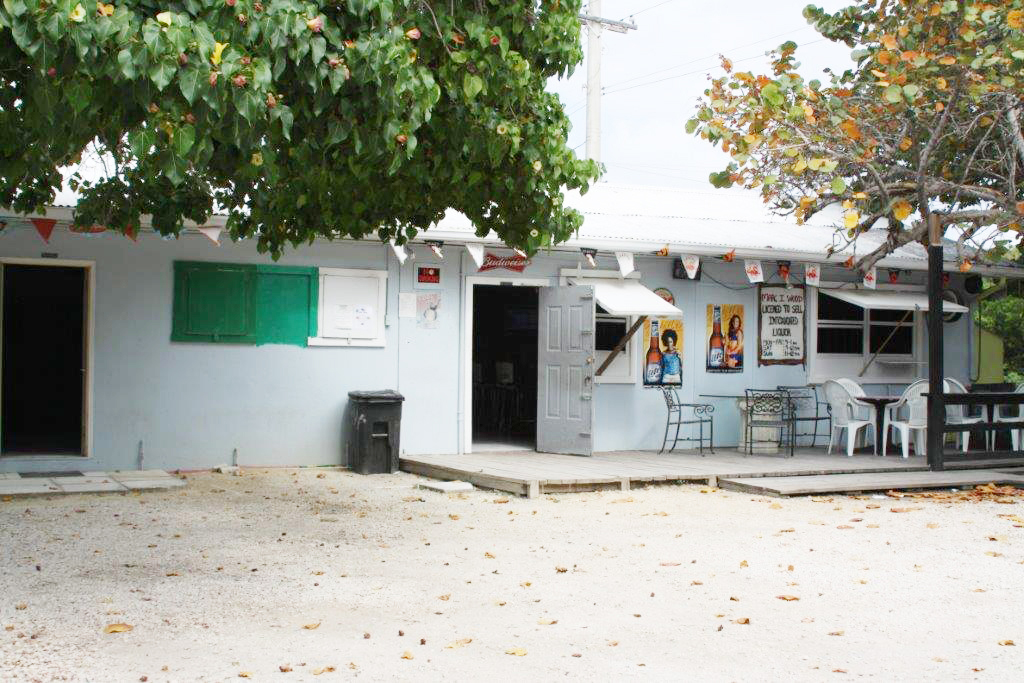 Man stabbed at Everglo Bar - Cayman Compass