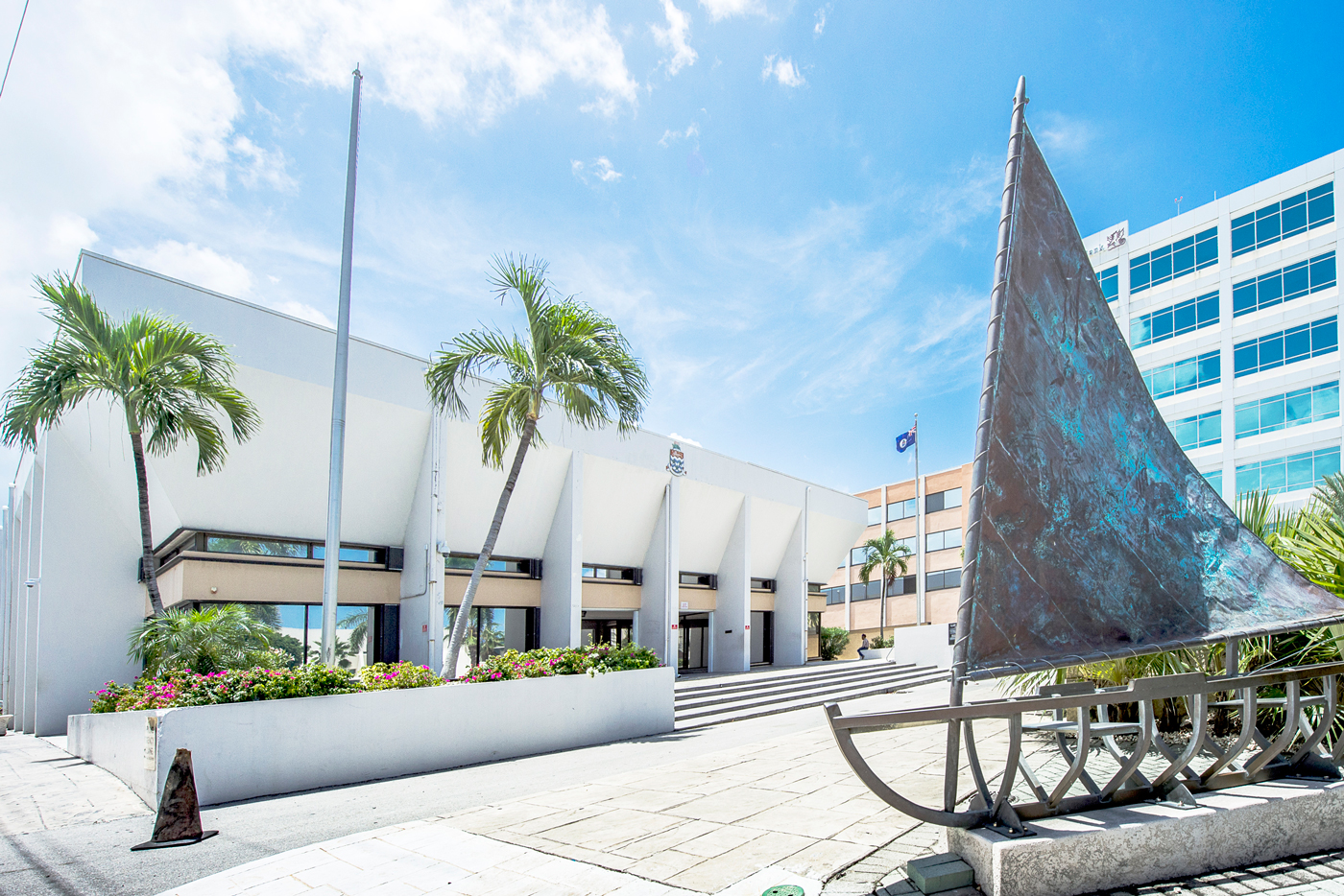 Passenger accused of importing guns posts $30K bail - Cayman Compass