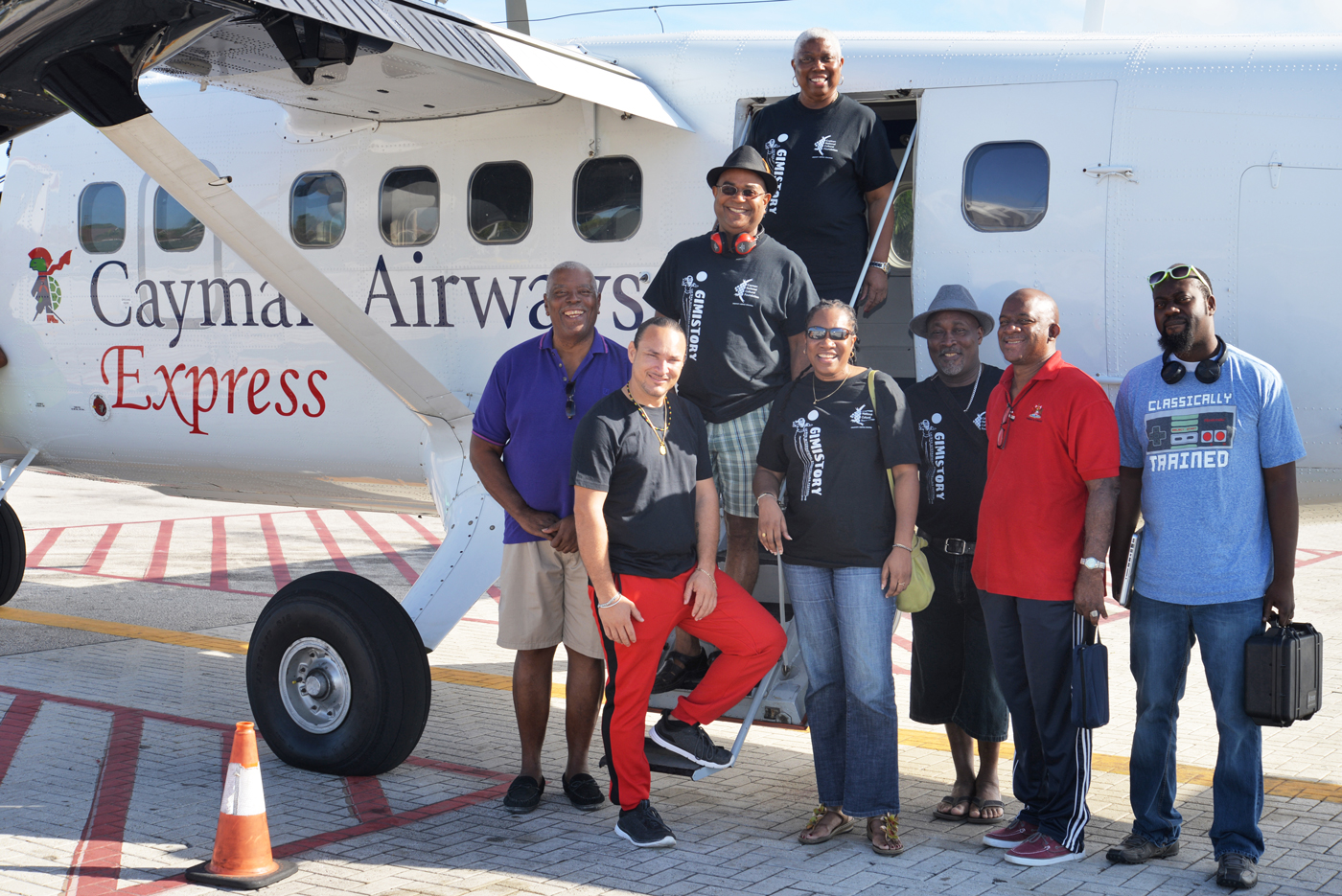 Philanthropist donates bus to Cayman Academy - Cayman Compass
