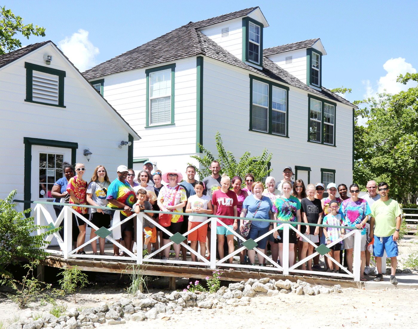 Visiting volunteers spruce up Mission House - Cayman Compass
