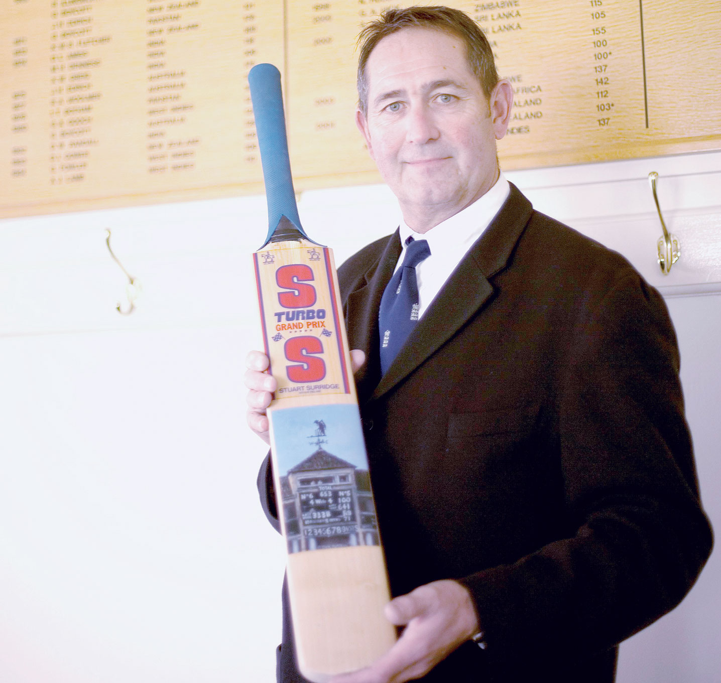 Cricket legend Graham Gooch to visit Cayman - Cayman Compass