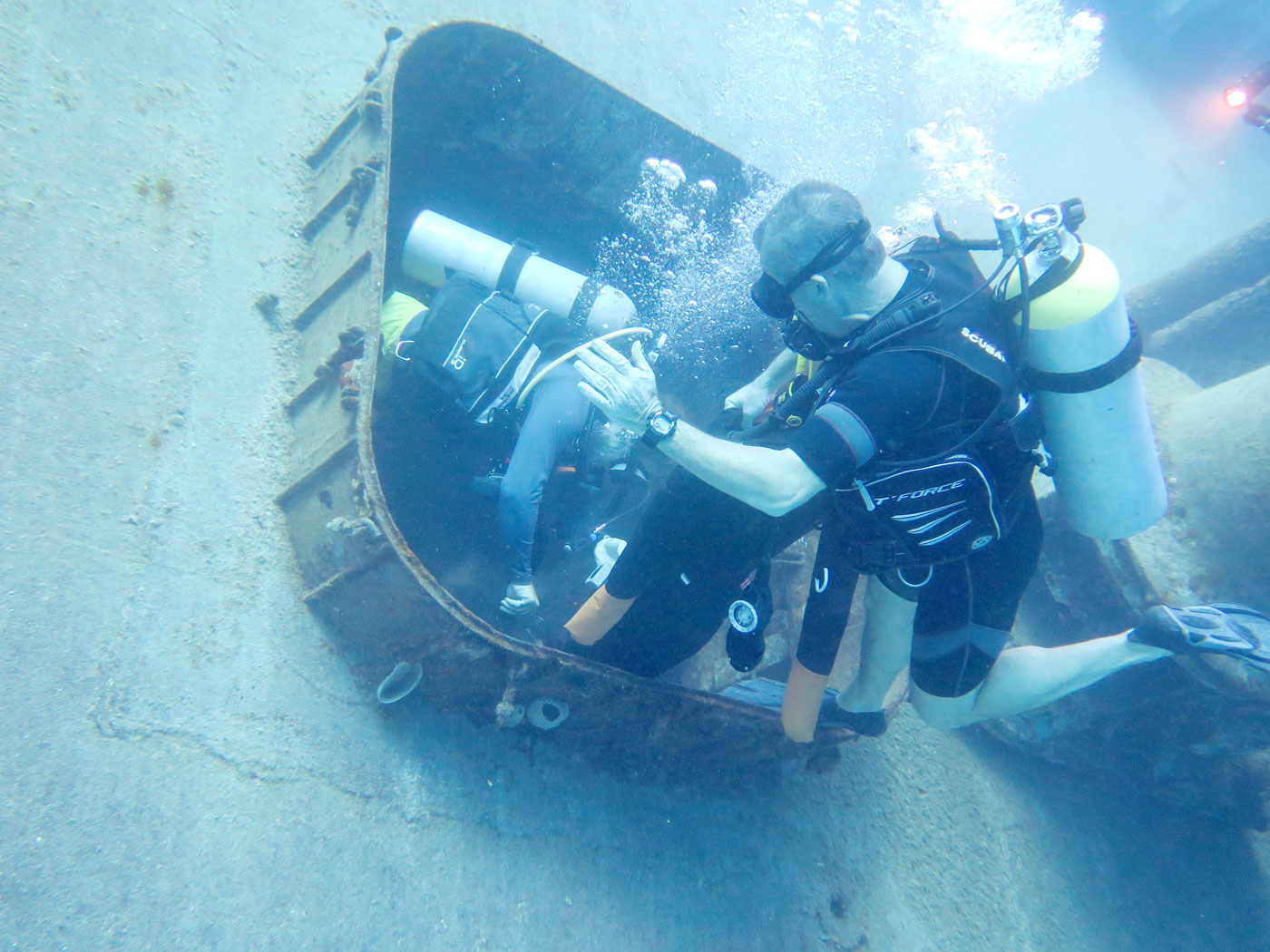 New police dive unit trains on Kittiwake - Cayman Compass