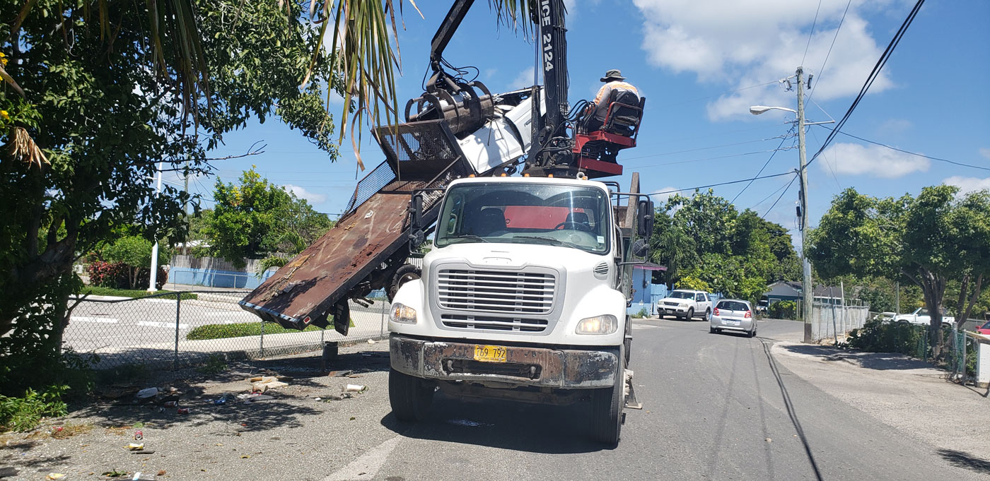 DEH steps up enforcement on derelict vehicles - Cayman Compass