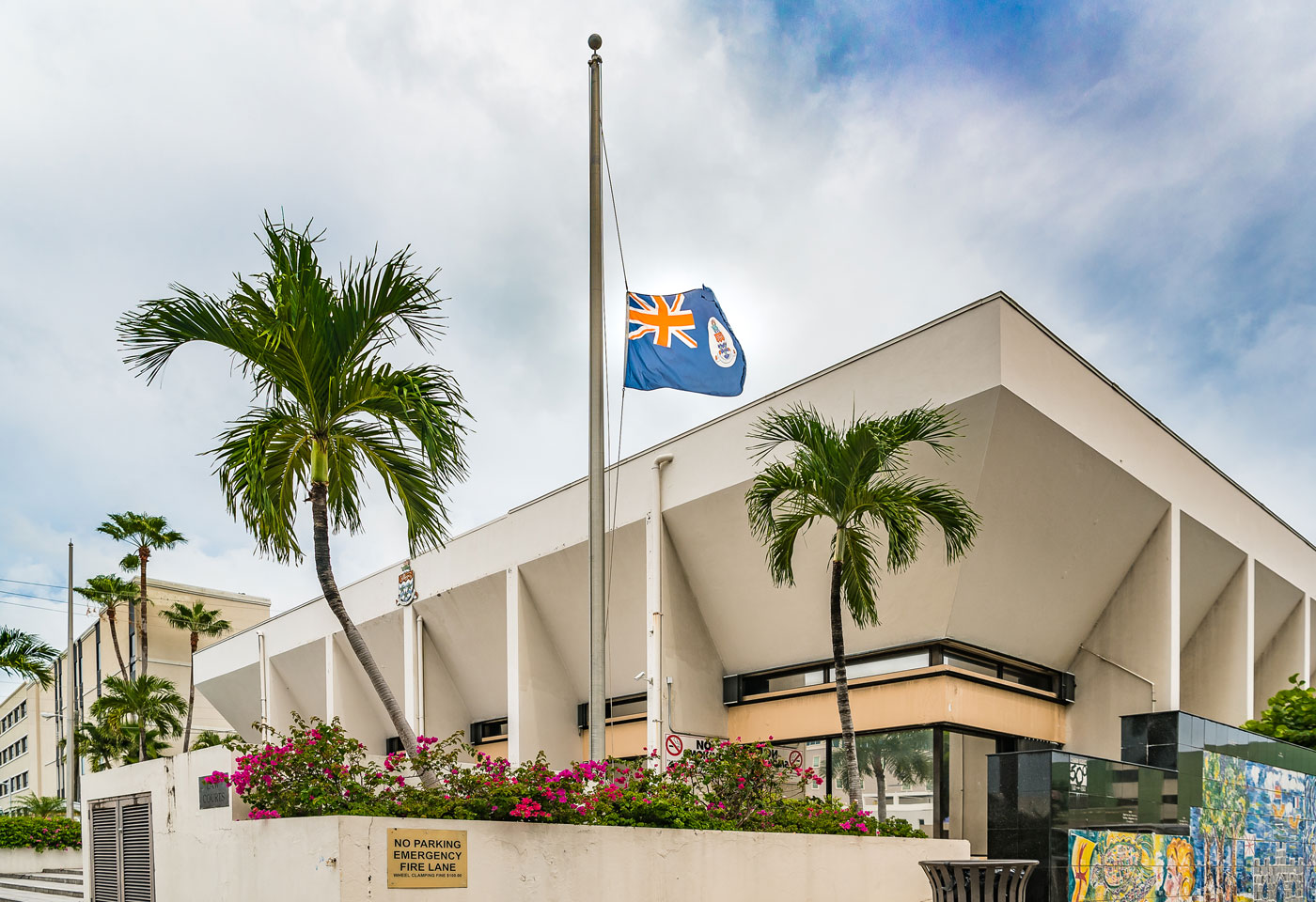 Flag flies at half-mast over courthouse in memory of Quin - Cayman Compass