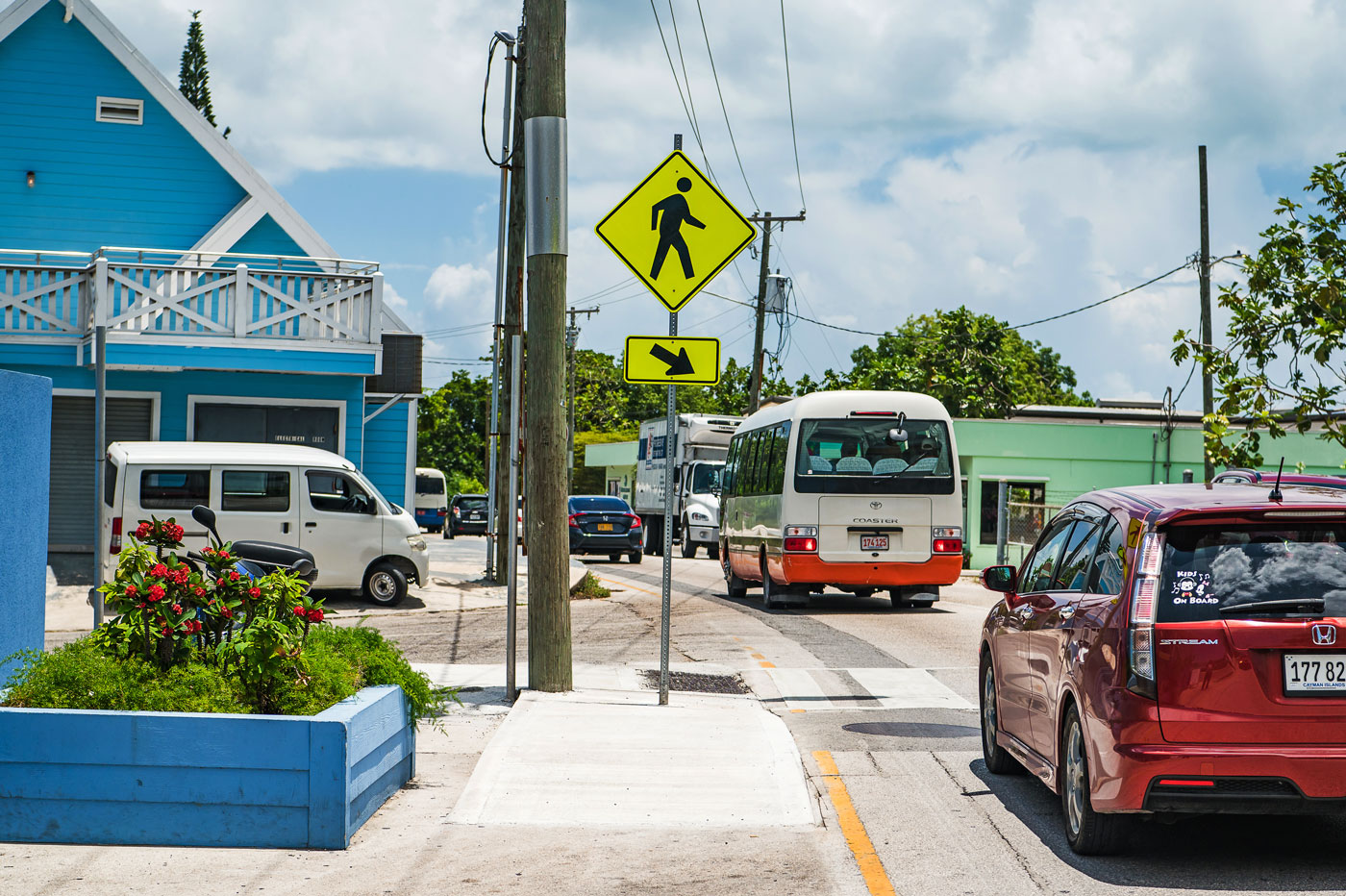 Letter: The shortest pavement in town - Cayman Compass