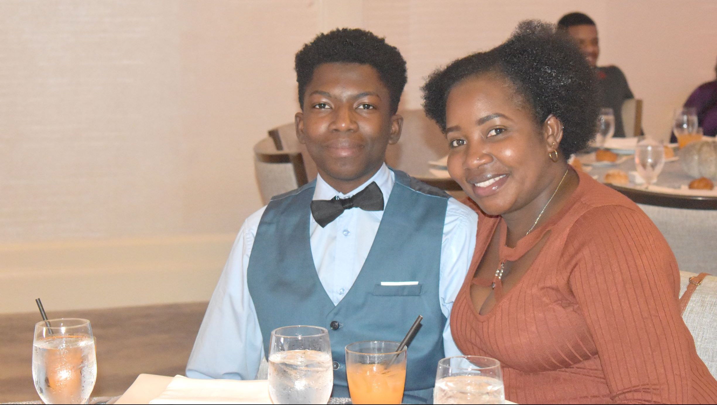 Boyz 2 Men treat their moms - Cayman Compass