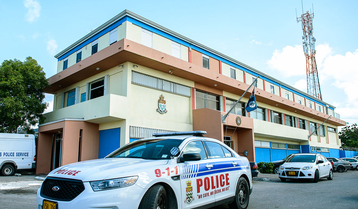 Cops interrupt attempted robbery - Cayman Compass