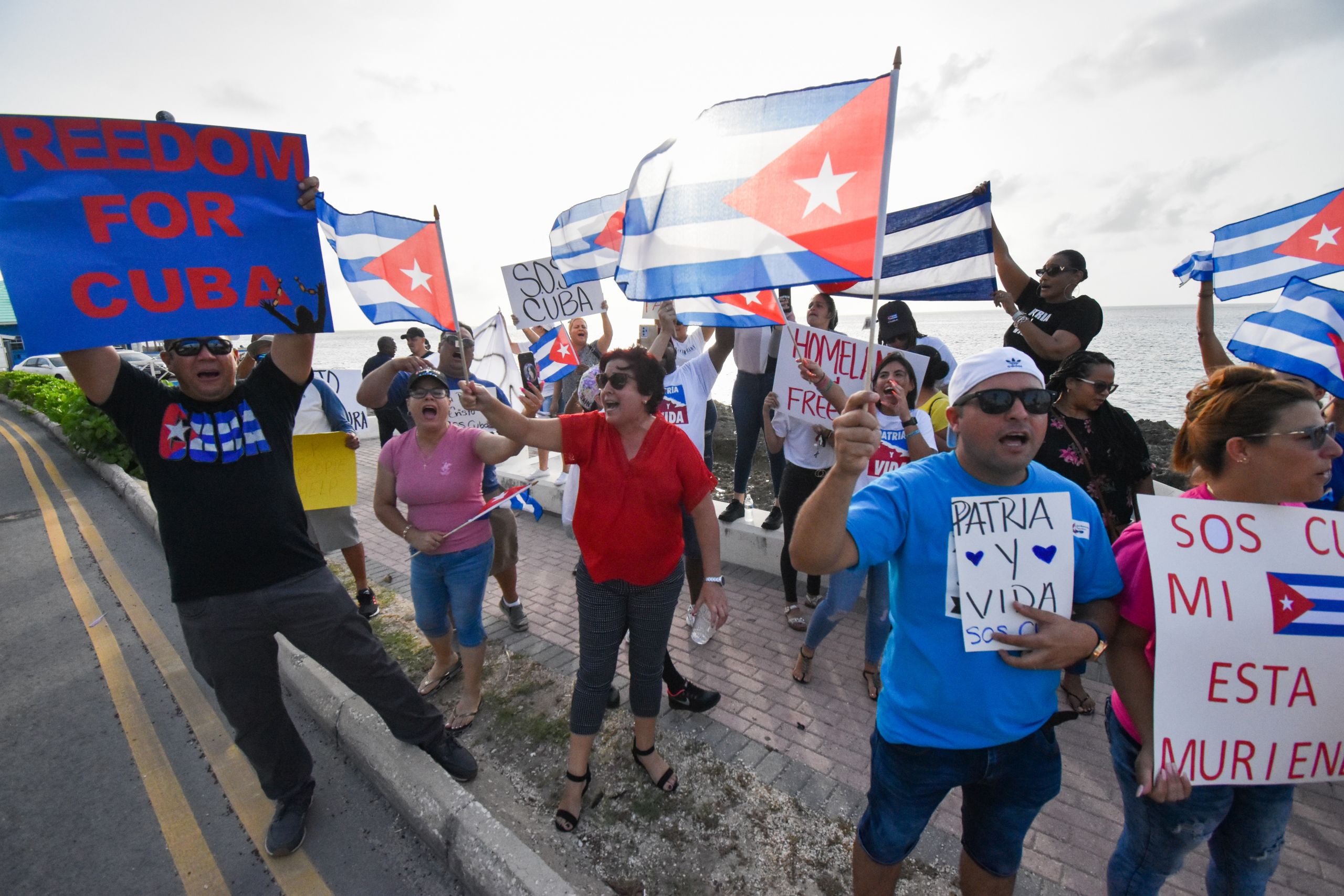 Cayman holds 'SOS Cuba' rally - Cayman Compass