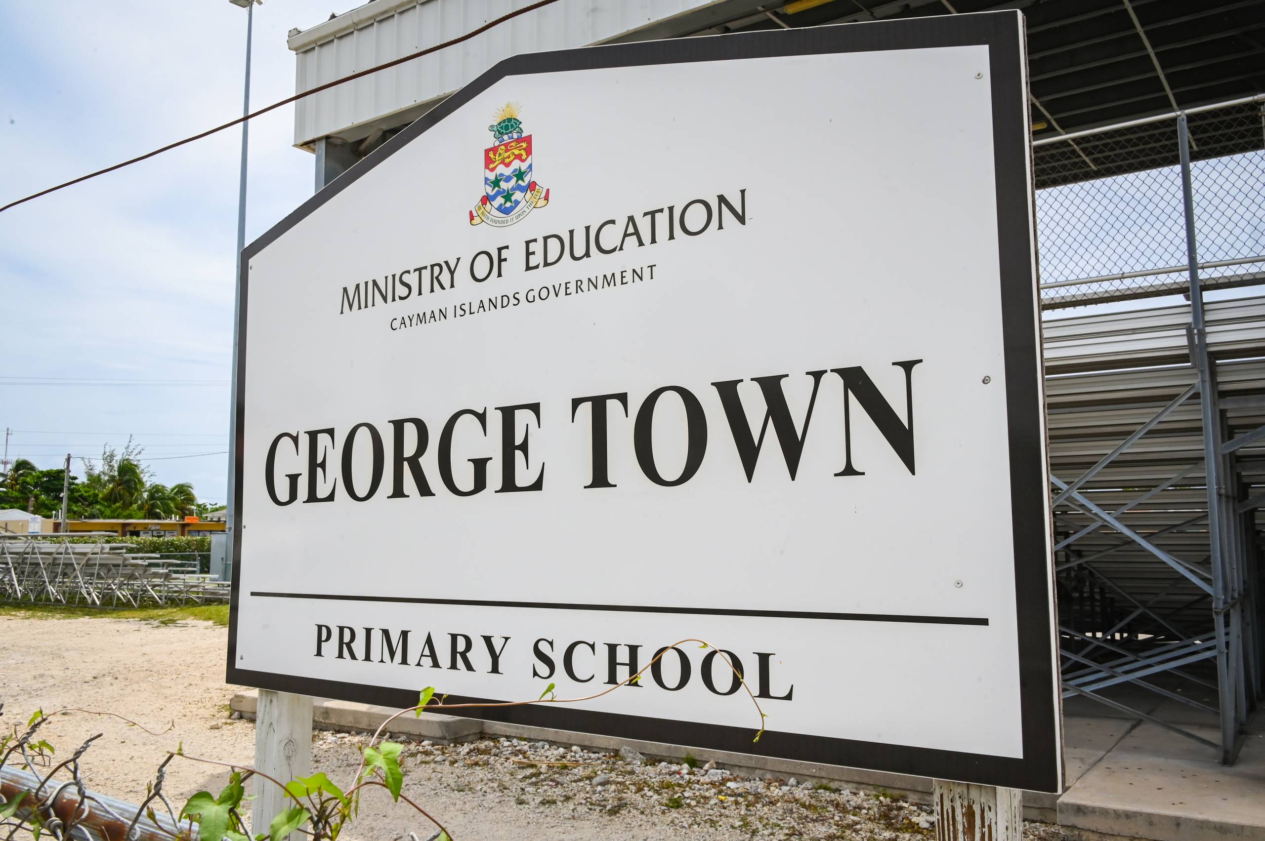 Police arrest man with blade on grounds of George Town Primary School ...