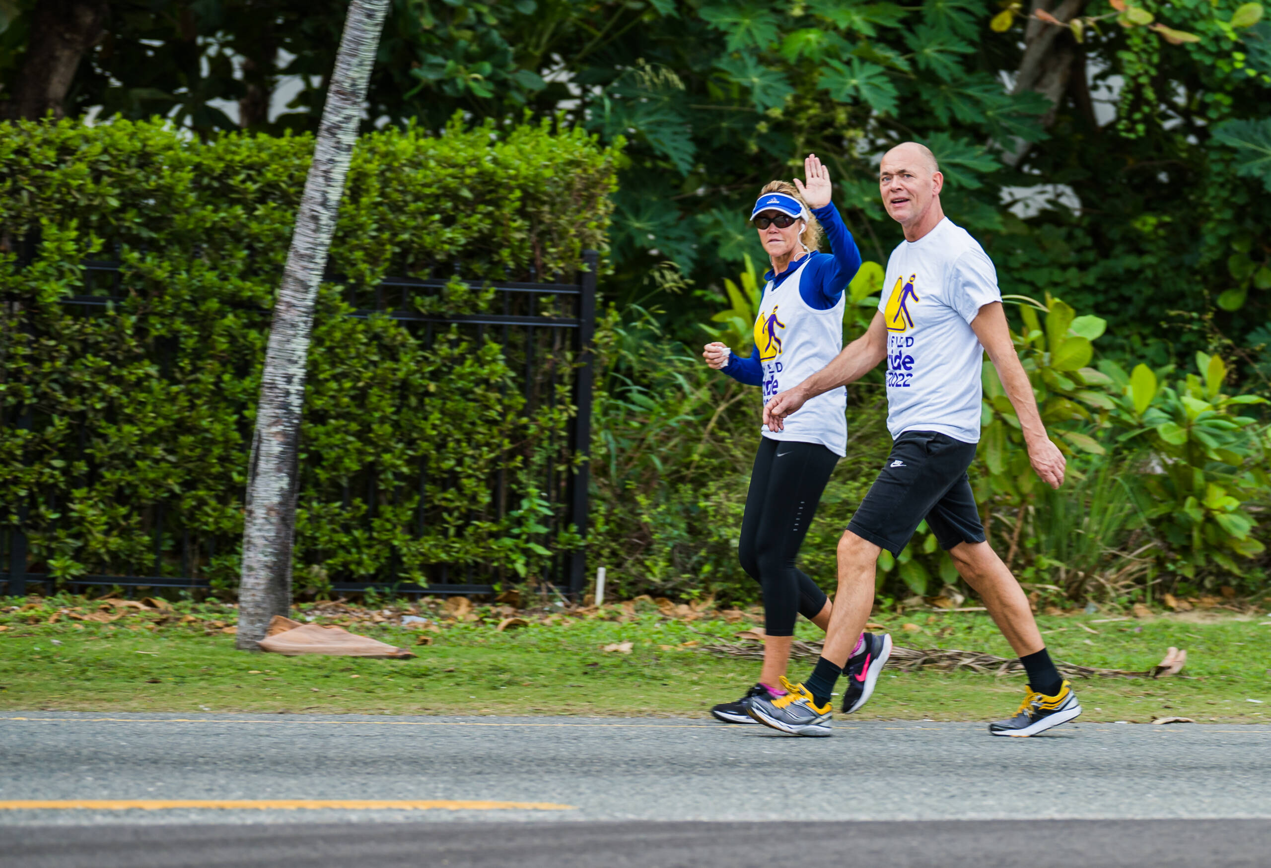 More than 1,400 turn out to ‘Stride’ solo against cancer - Cayman Compass