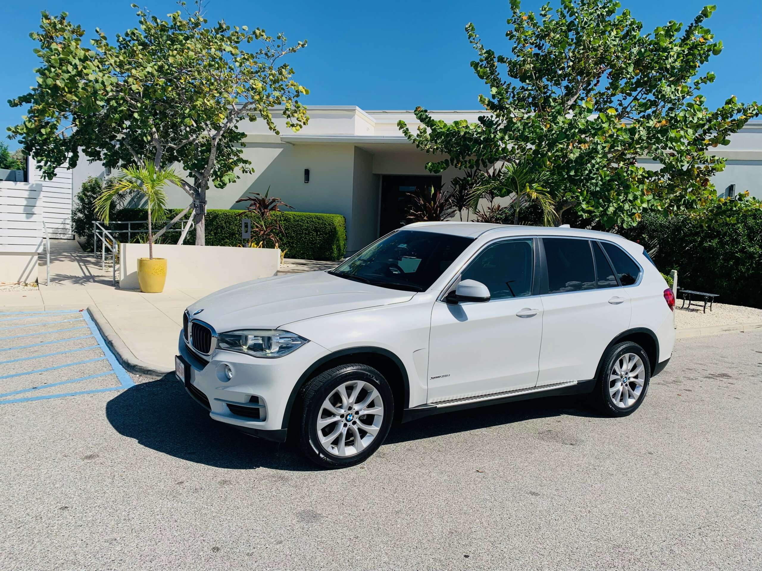 Transport business launches 'mini Uber' in Cayman - Cayman Compass