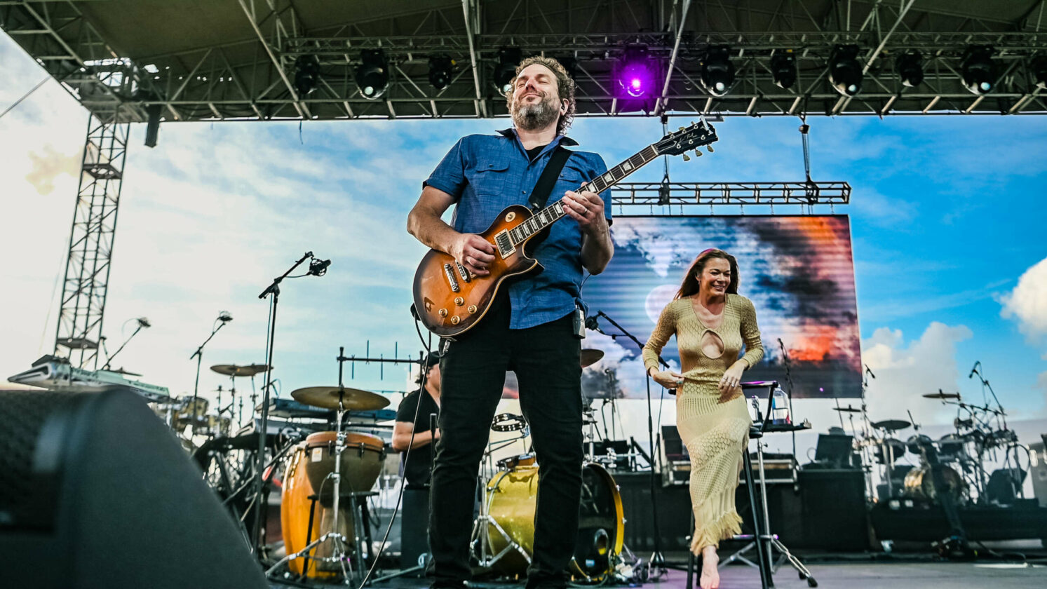 Capella gets thousands groovin' as UB40 headlines festival - Cayman Compass