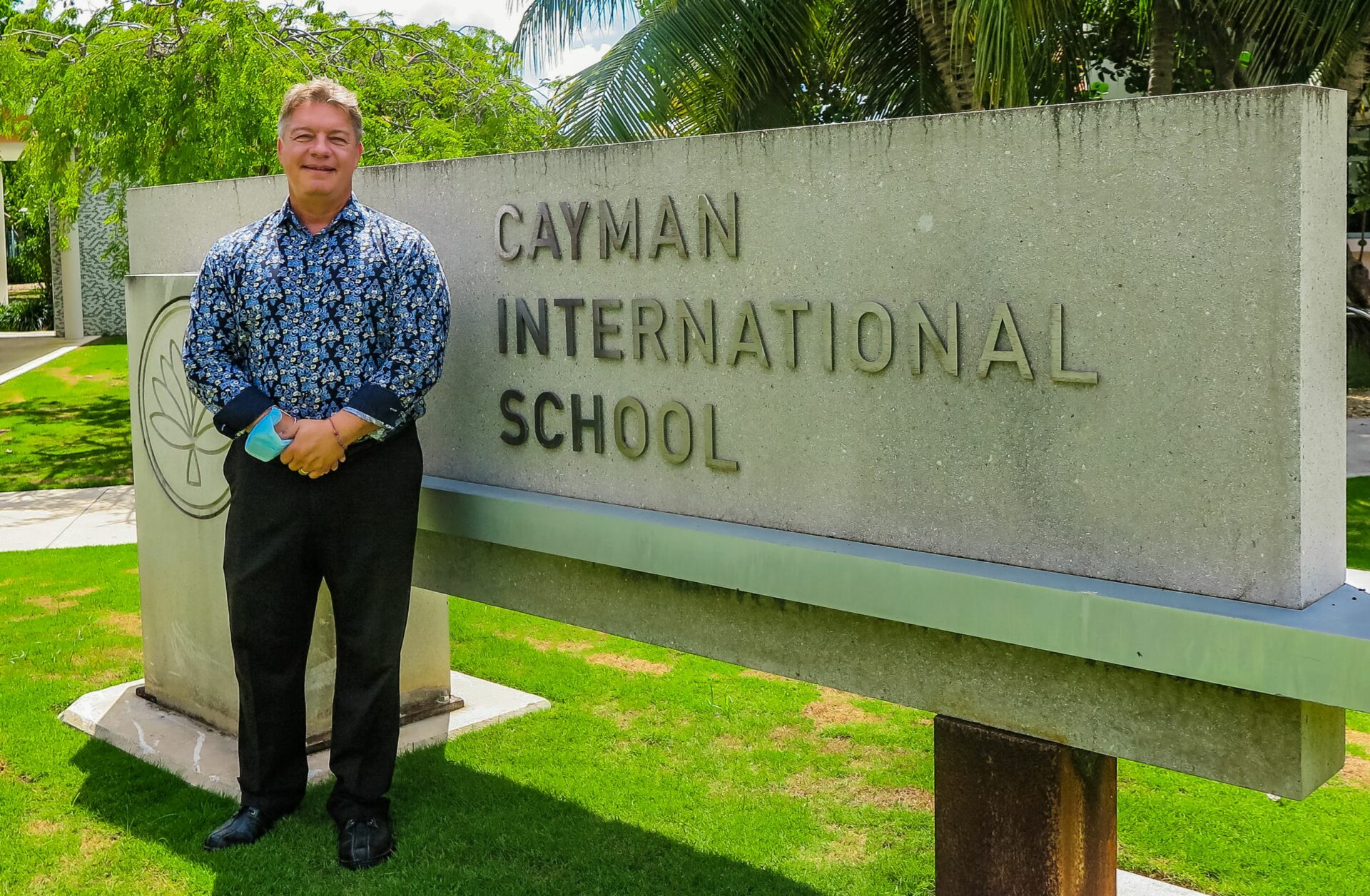 School-bus debate stuck in park as traffic chaos returns - Cayman Compass