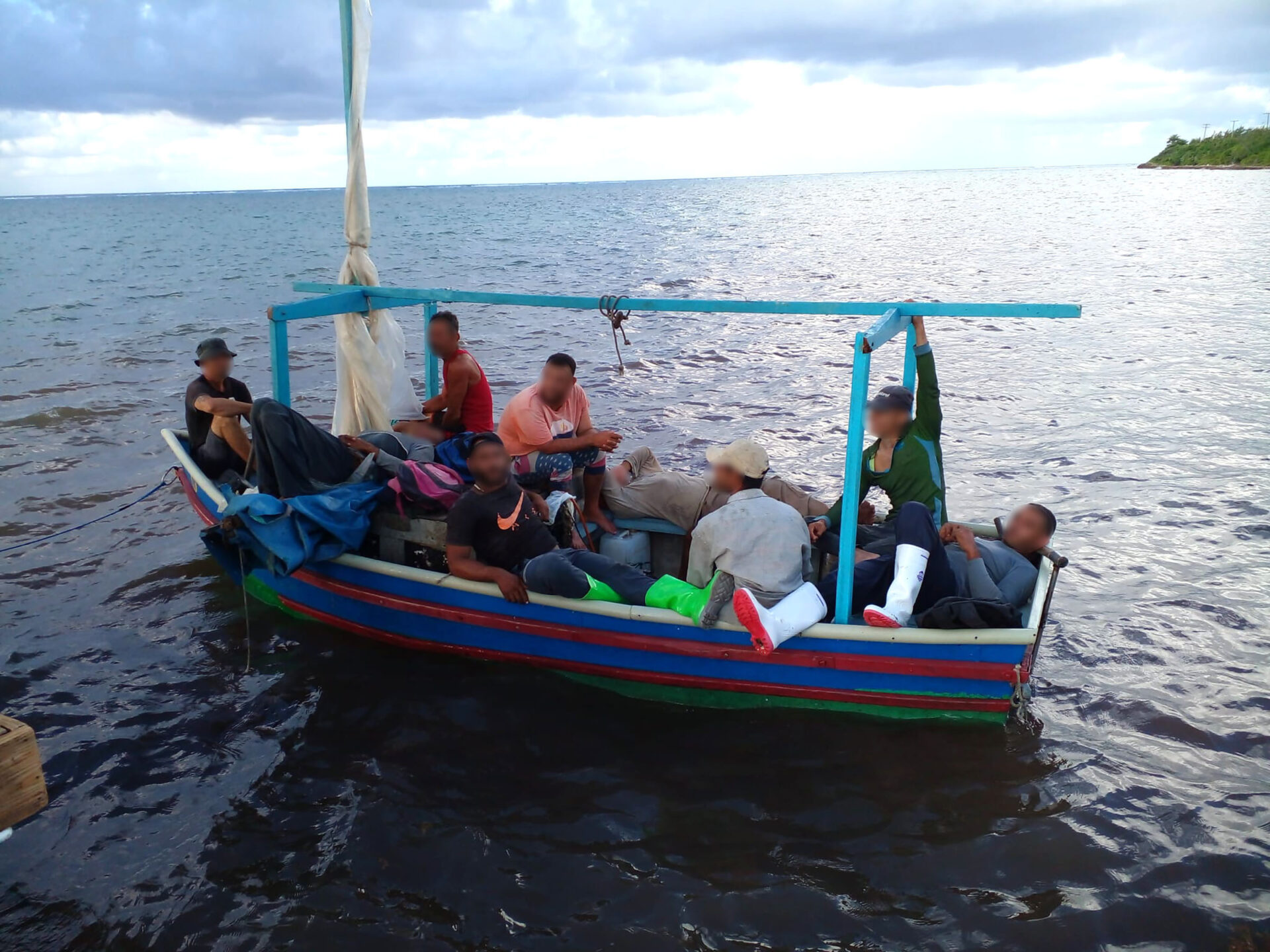 CBC-migrant-boat-arrival-to-GCM-photo-10082023-1920x1440 - Cayman Compass