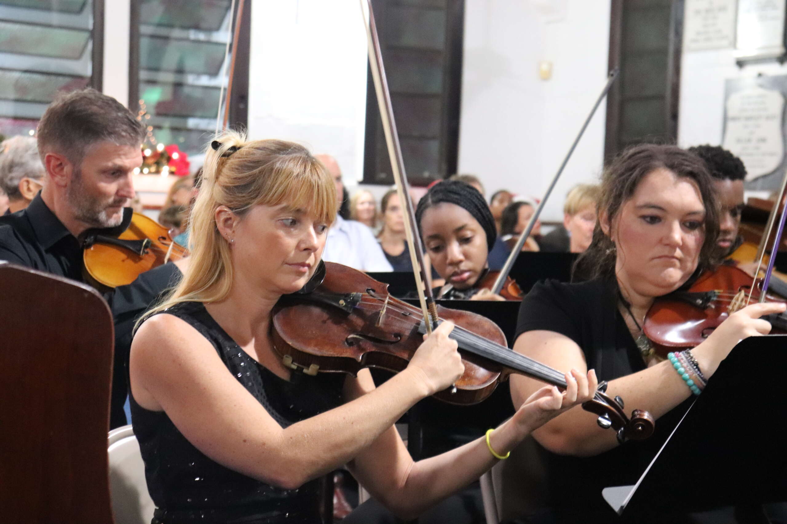 National choir and orchestra presents 'Deck the Hall' - Cayman Compass