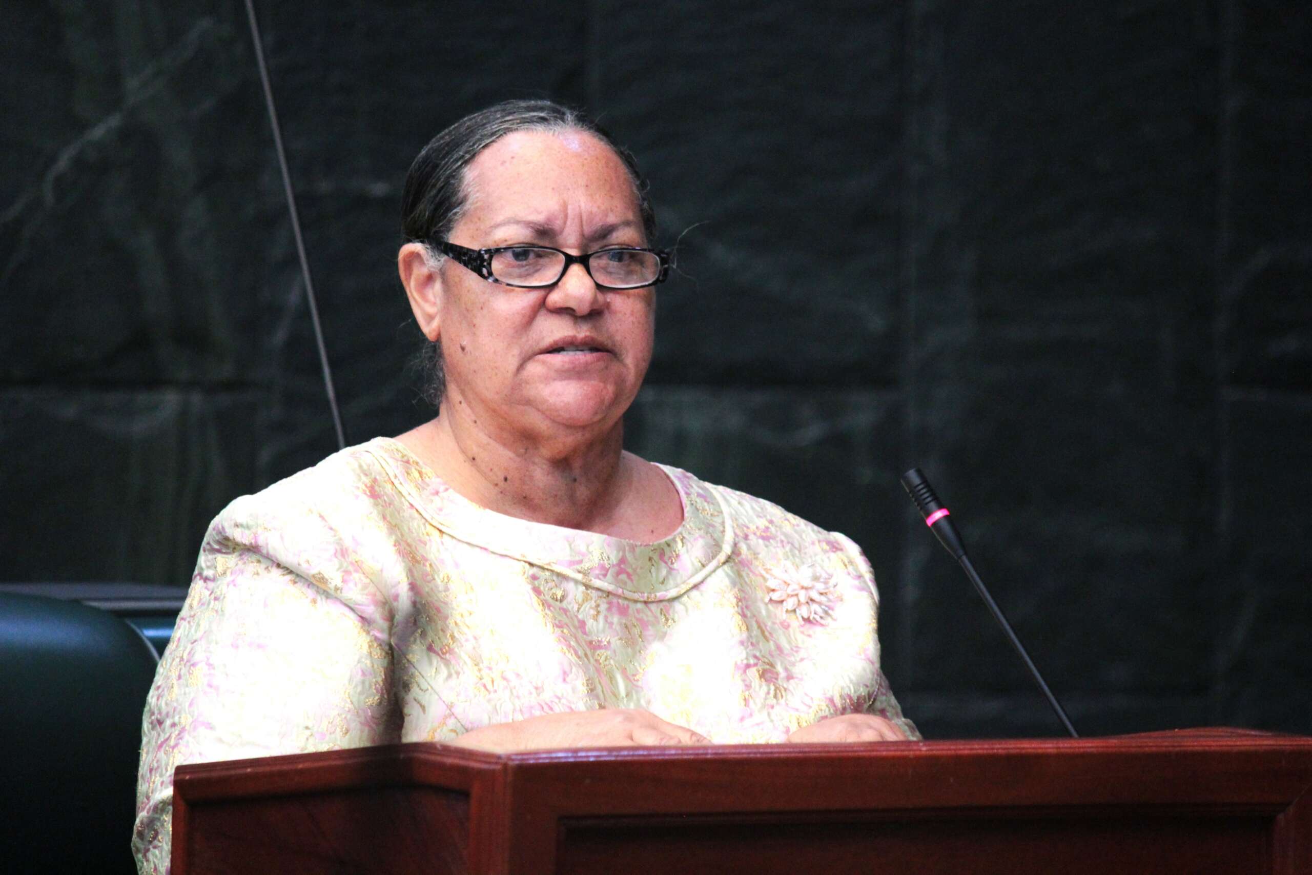 Premier's minority government faces first Parliament meeting - Cayman ...