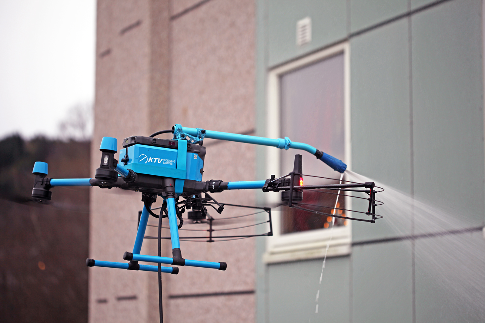 New company to use drones to wash high-rise buildings - Cayman Compass