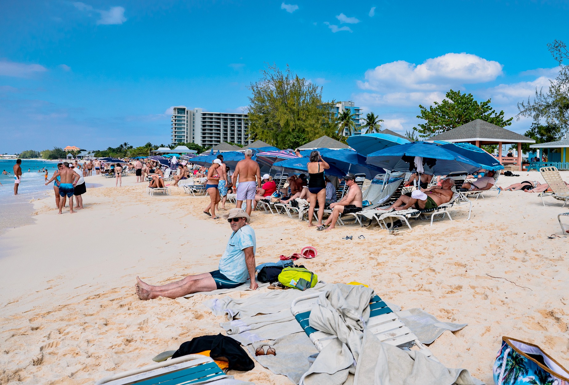 Beach vendor permits considered for Bodden Town public beach - Cayman ...