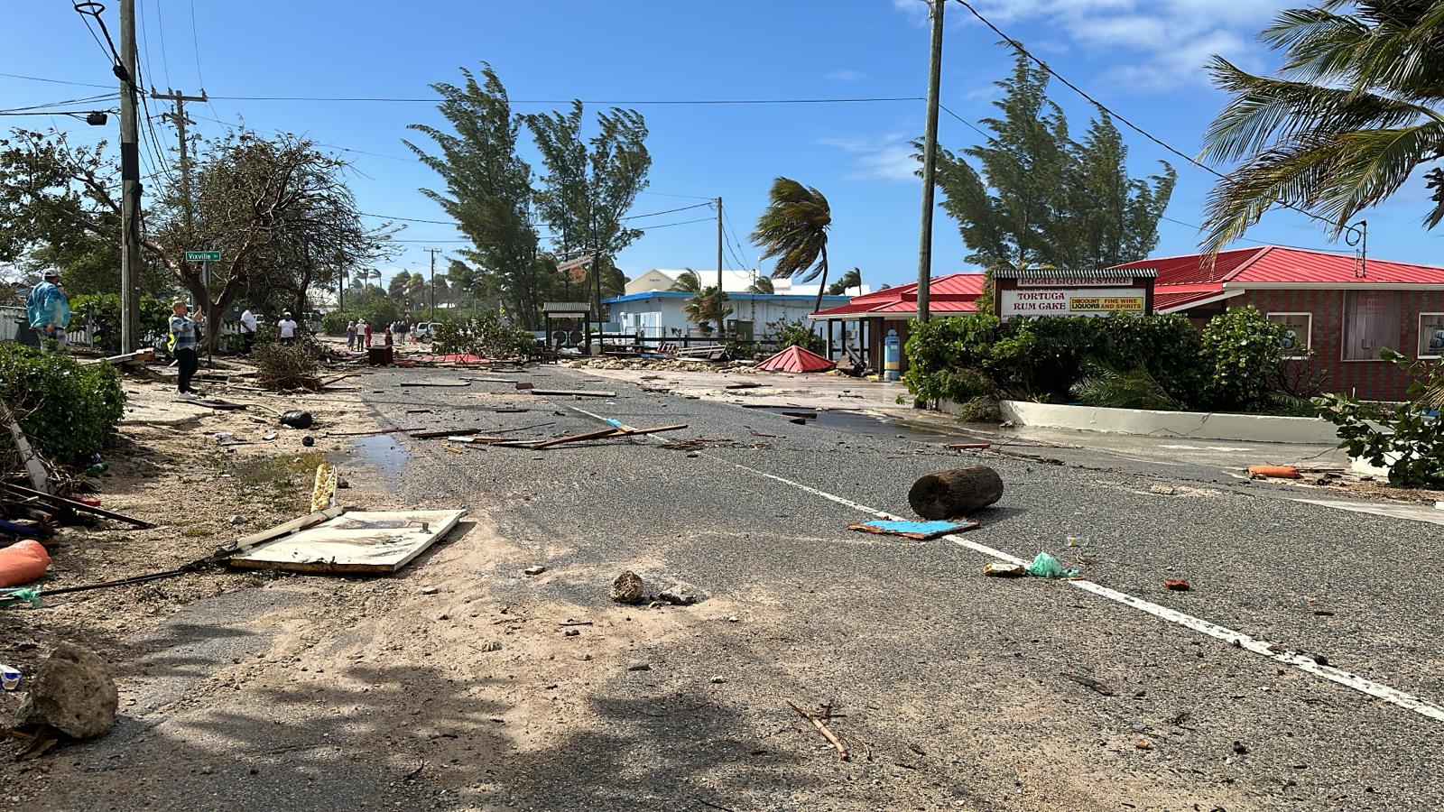 Severe weather lashes Cayman - Cayman Compass