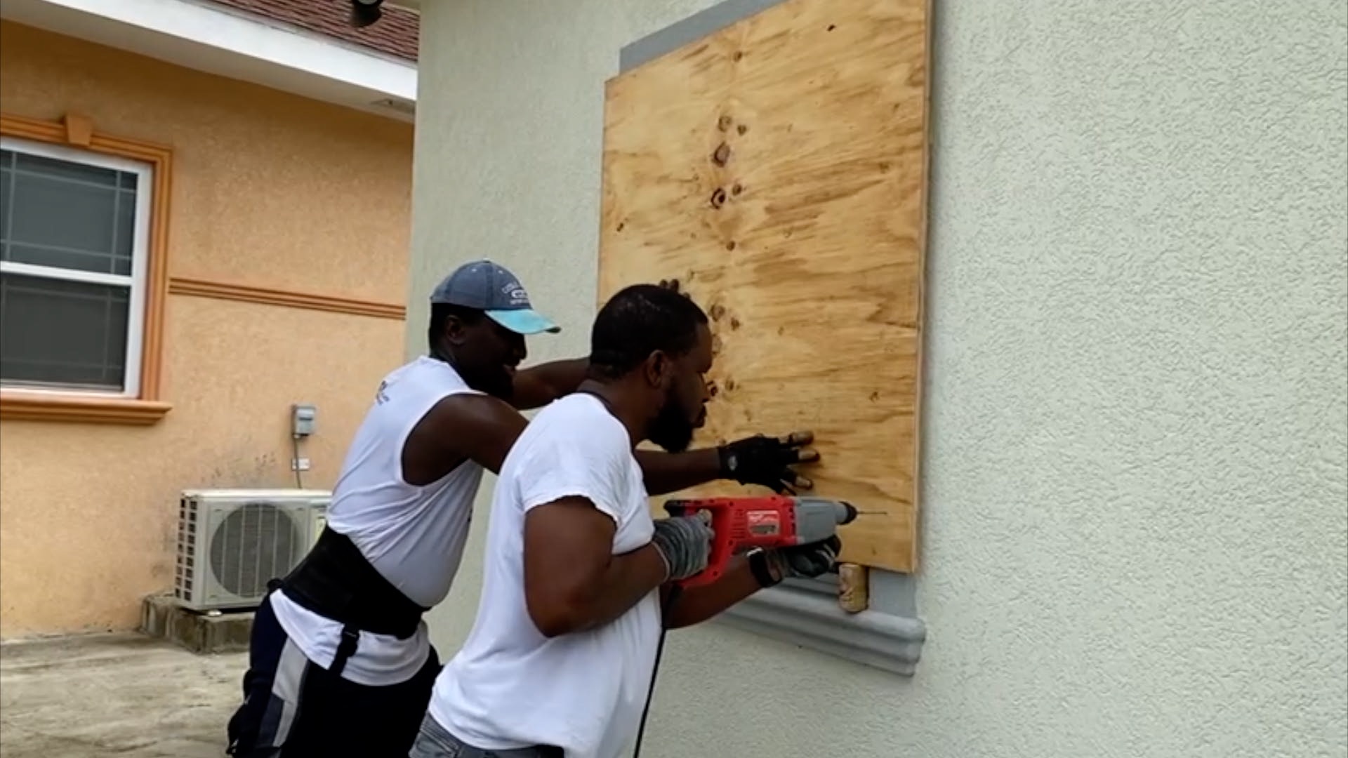 Video: Cayman community makes final preparations for Hurricane Beryl ...