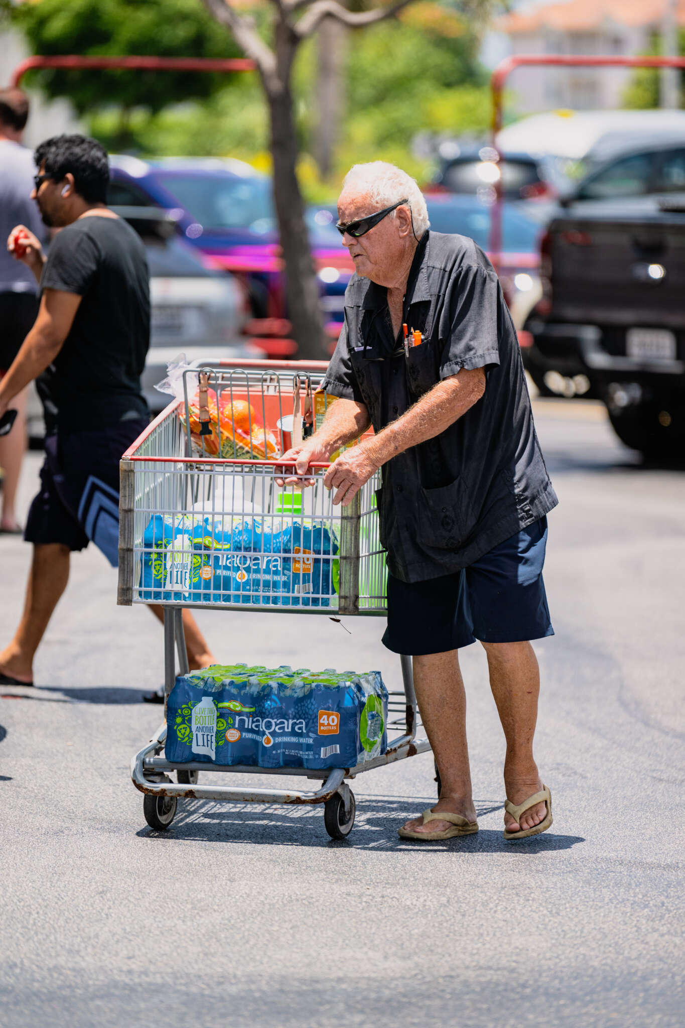 Prepping hurricane beryl-13 - Cayman Compass