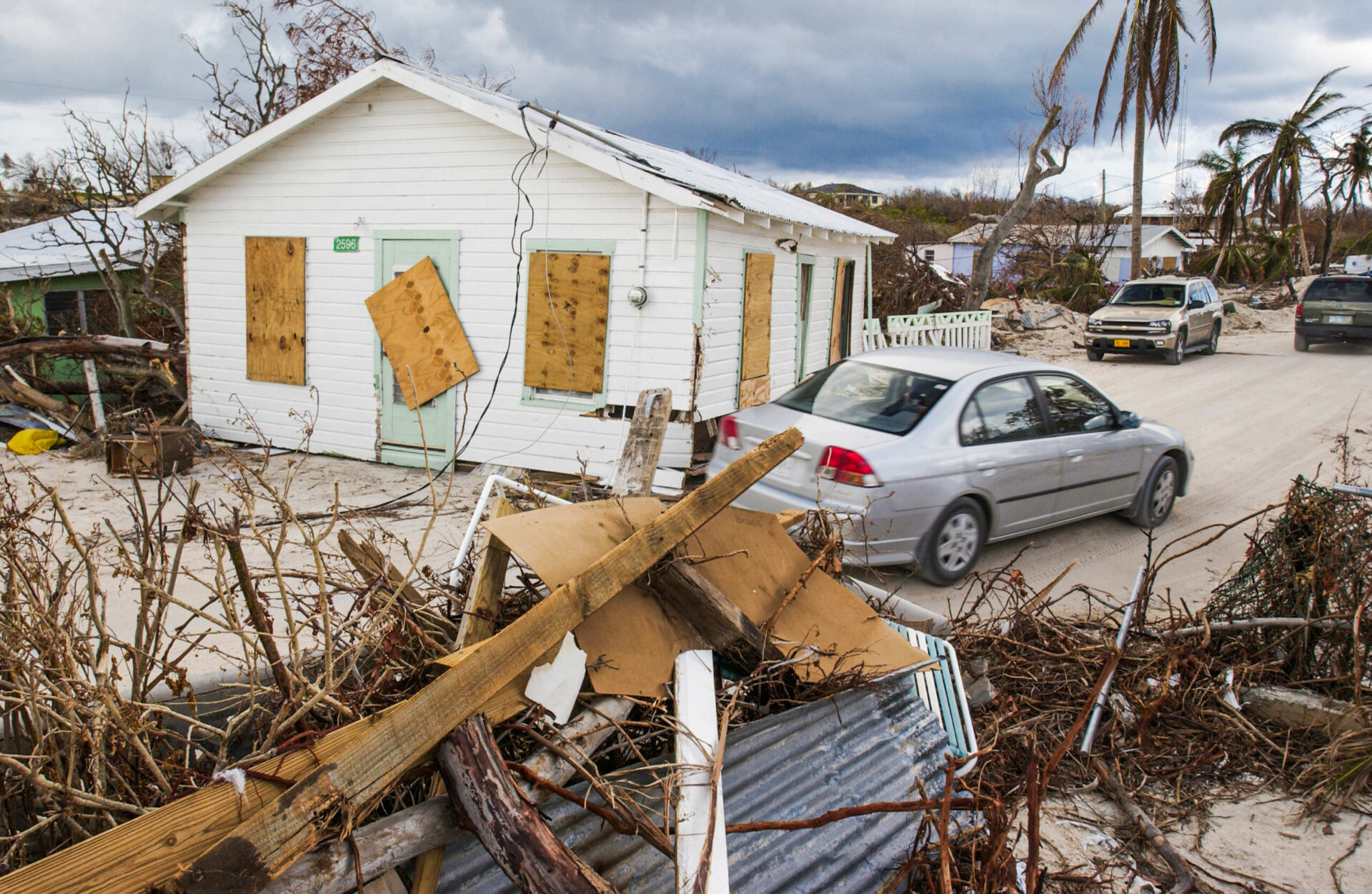 Documenting Ivan's destruction: The camera in the eye of the storm ...
