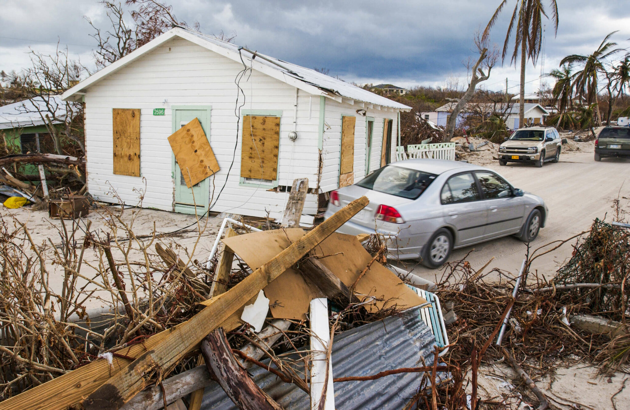 Documenting Ivan's destruction: The camera in the eye of the storm ...