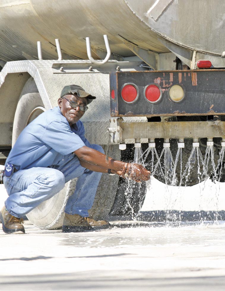 Remembering Ivan: Massive clean-up - Cayman Compass