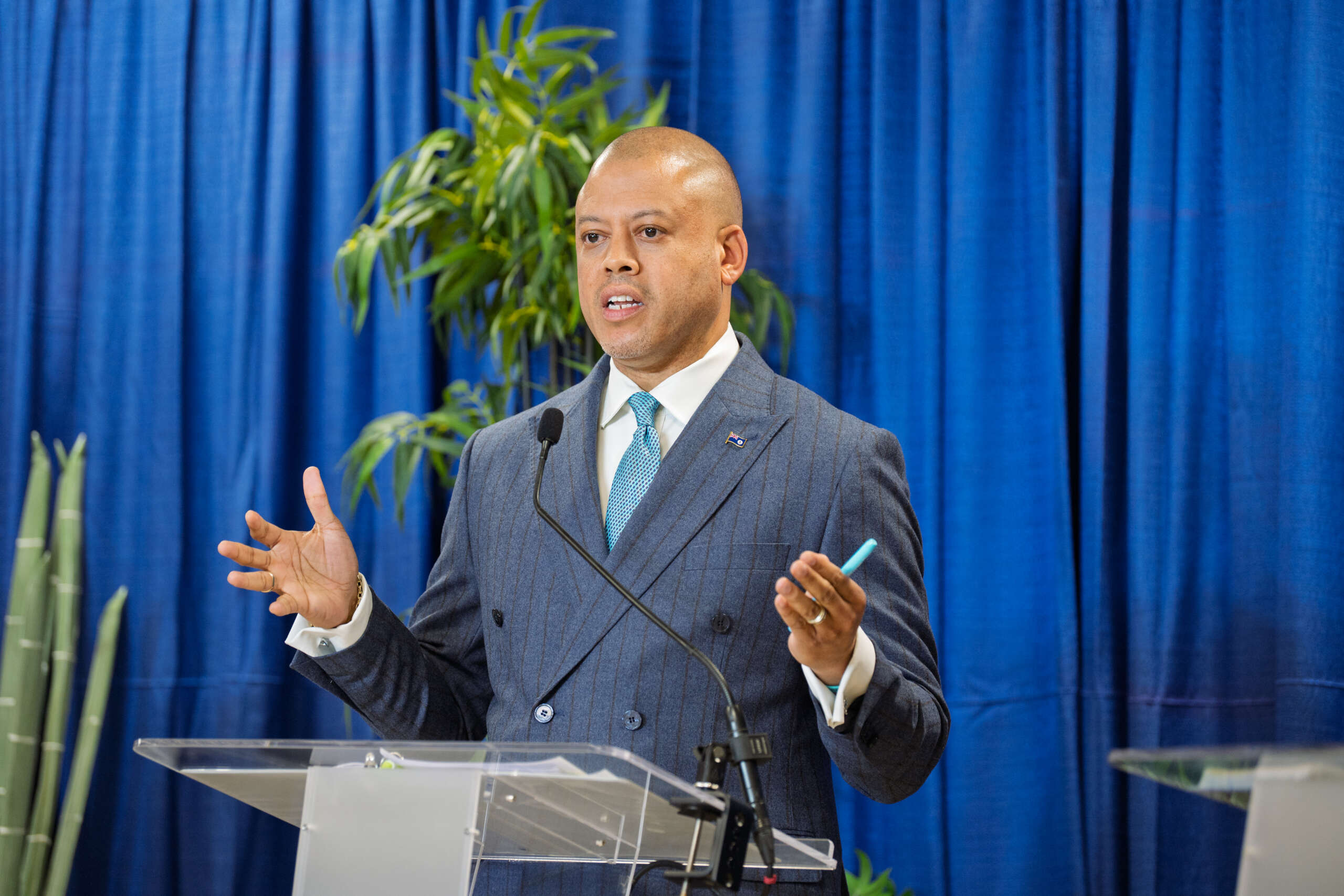 Opposition rivals unite against PPM in fiery leadership debate - Cayman ...