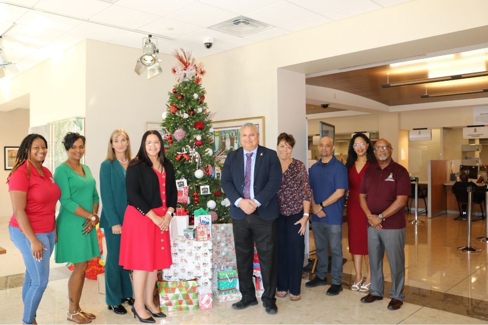 Civil servants support families through Christmas 'giving tree ...