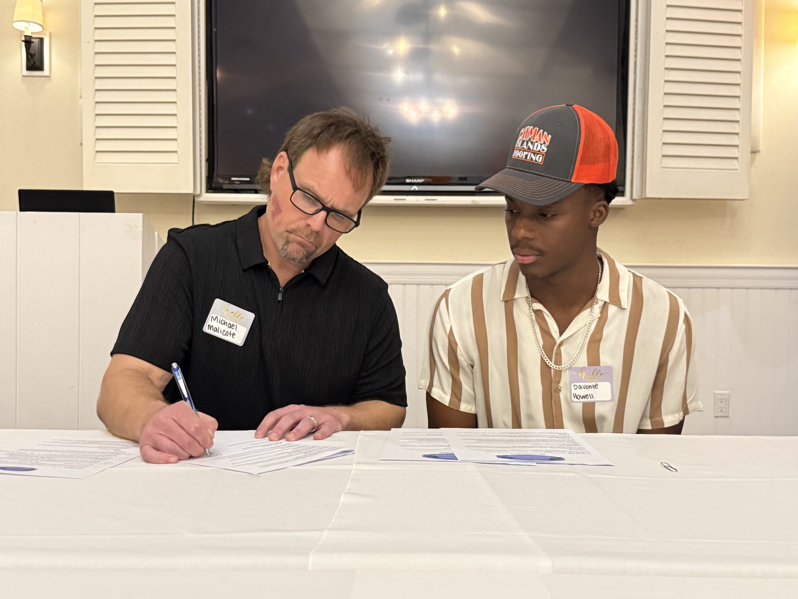 Davontè Howell signs first-ever NIL deal with local company - Cayman ...