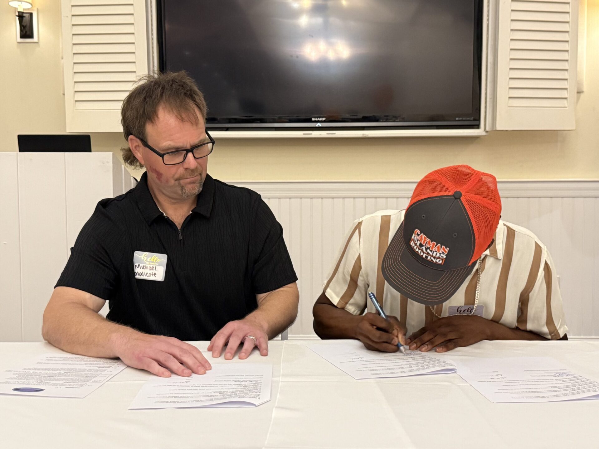 Davontè Howell signs first-ever NIL deal with local company - Cayman ...