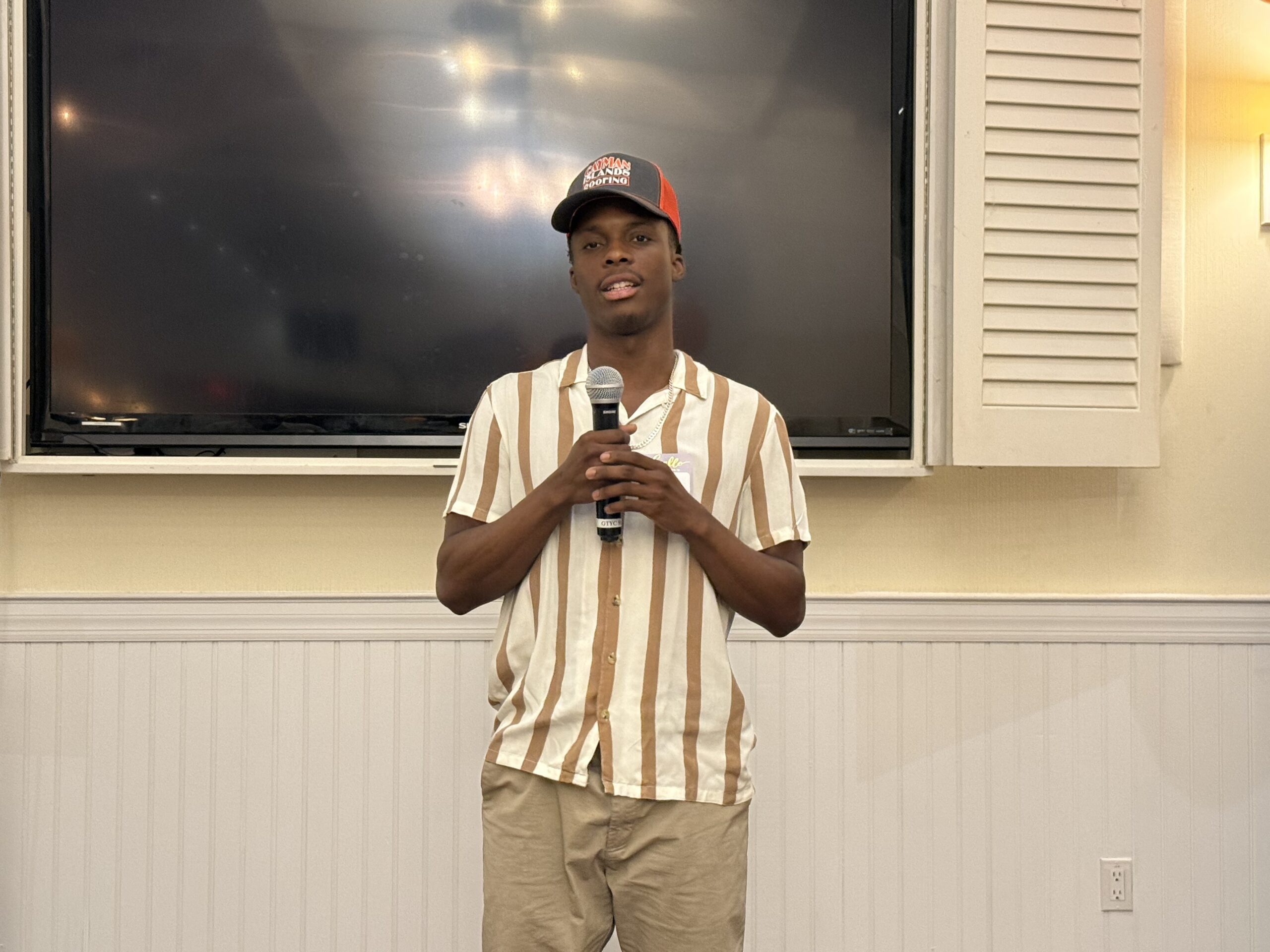 Davontè Howell signs first-ever NIL deal with local company - Cayman ...